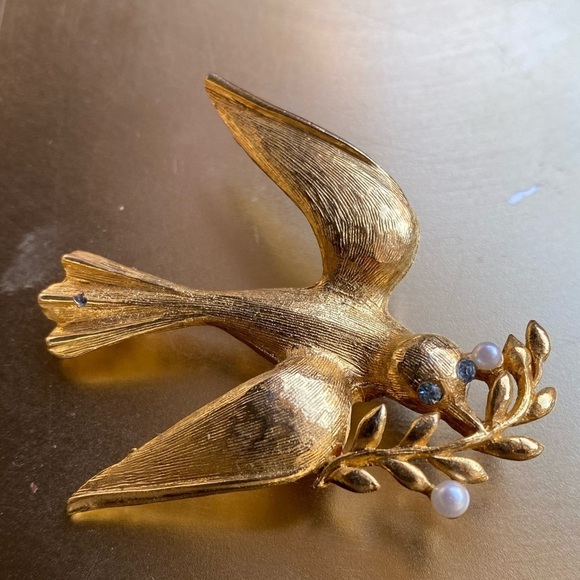 Marvella | Jewelry | Vintage Signed Marvella Gold Tone Dove Pin Brooch ...